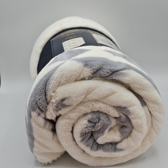 Pendleton | Bedding | Pendleton Fleece Throw Blanket 5 By 70 Hard White ...